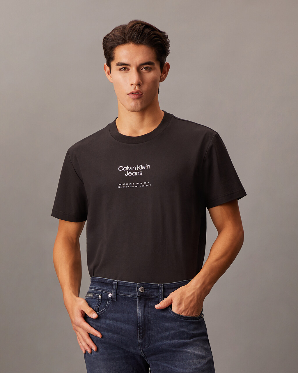 Textured Logo Smooth Cotton Tee | black | Calvin Klein Malaysia