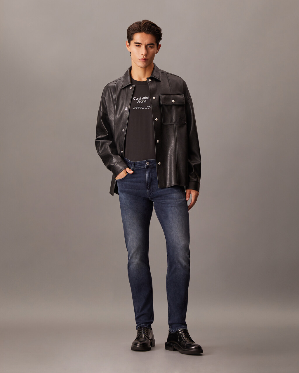 Textured Logo Smooth Cotton Tee | black | Calvin Klein Malaysia